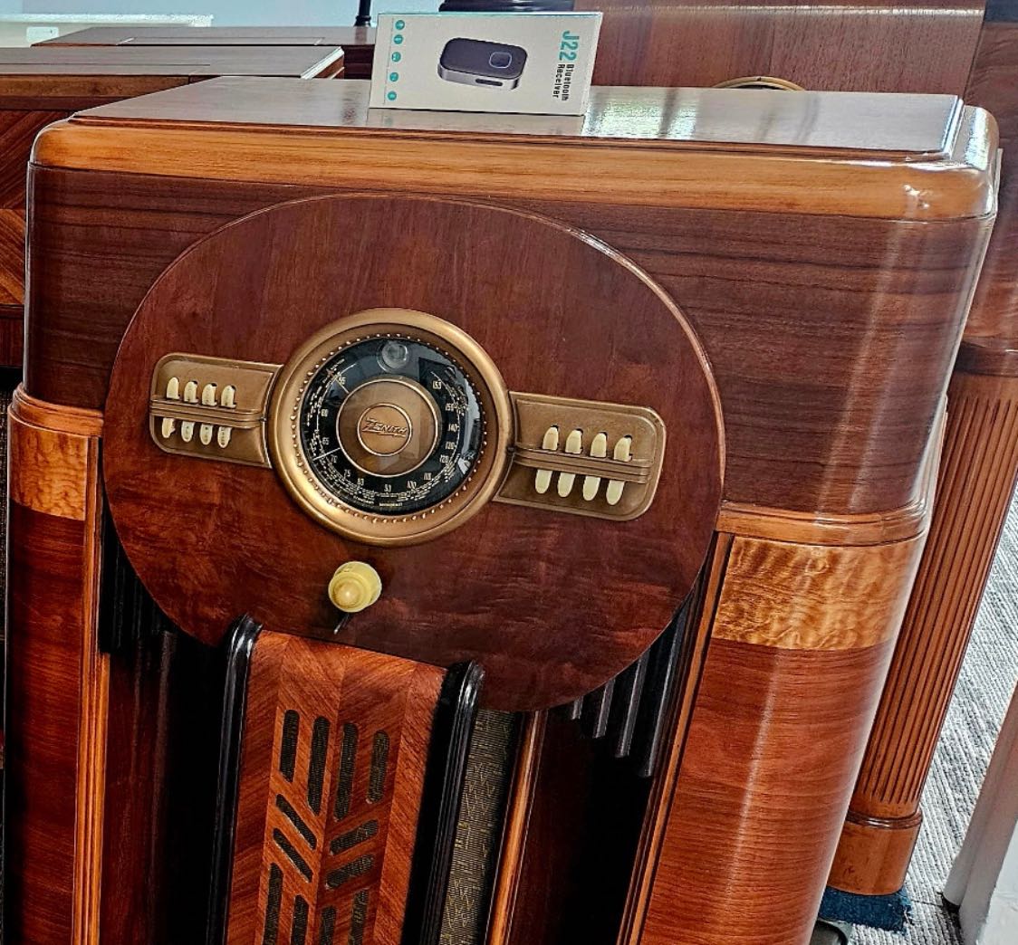 Zenith 12-S-470 “Aztec” Console Radio 1940 Classic Bluetooth - Art Deco Collection